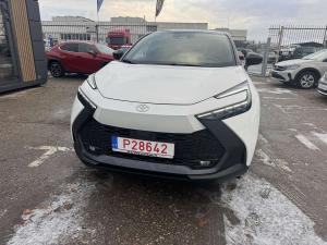 White Toyota C-HR 2024 in Panevezys, with an engine capacity of 1.80 L and mileage of 6 thousand km for 28500 €, photo 2 on AUTOMOTO.COM.LV