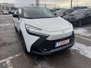 White Toyota C-HR 2024 in Panevezys, with an engine capacity of 1.80 L and mileage of 6 thousand km for 28500 €, photo 3 on AUTOMOTO.COM.LV