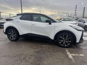 White Toyota C-HR 2024 in Panevezys, with an engine capacity of 1.80 L and mileage of 6 thousand km for 28500 €, photo 5 on AUTOMOTO.COM.LV