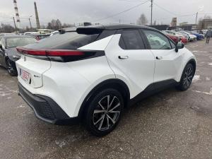 White Toyota C-HR 2024 in Panevezys, with an engine capacity of 1.80 L and mileage of 6 thousand km for 28500 €, photo 6 on AUTOMOTO.COM.LV