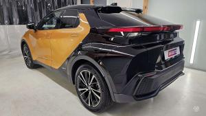 Желтый Тойота C-HR 2023 в Таллин, объемом двигателя 1.99 л и пробегом 4 тыс. км за 38995 €, фото 4 на AUTOMOTO.COM.LV