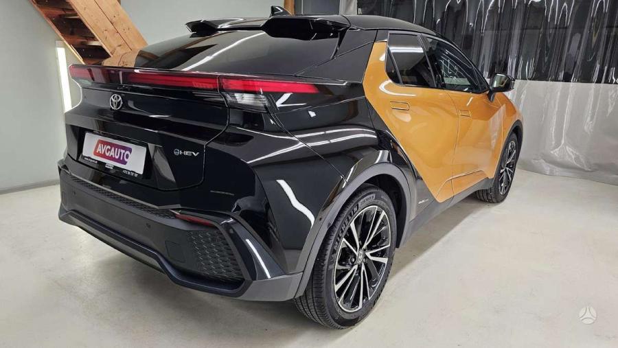 Желтый Тойота C-HR 2023 в Таллин, объемом двигателя 1.99 л и пробегом 4 тыс. км за 38995 €, фото 5 на AUTOMOTO.COM.LV