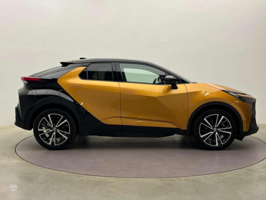 Dzeltens Toyota C-HR 2024 Panevēža, ar dzinēja tilpumu 1.99 L un nobraukumu 3 tūkst. km par 38590 €, foto 4 vietnē AUTOMOTO.COM.LV