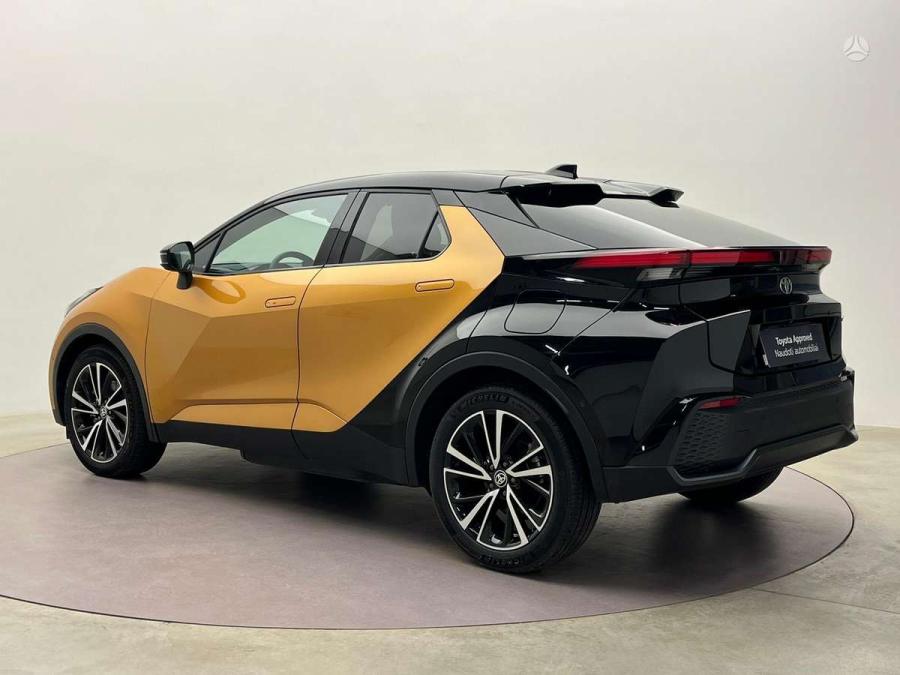 Dzeltens Toyota C-HR 2024 Panevēža, ar dzinēja tilpumu 1.99 L un nobraukumu 3 tūkst. km par 38590 €, foto 6 vietnē AUTOMOTO.COM.LV