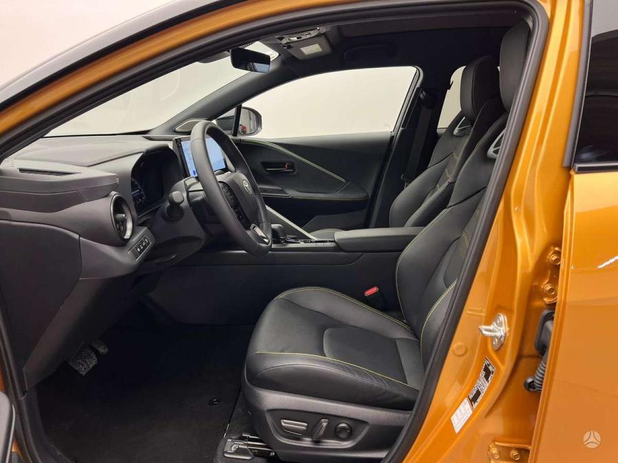 Dzeltens Toyota C-HR 2024 Panevēža, ar dzinēja tilpumu 1.99 L un nobraukumu 3 tūkst. km par 38590 €, foto 9 vietnē AUTOMOTO.COM.LV