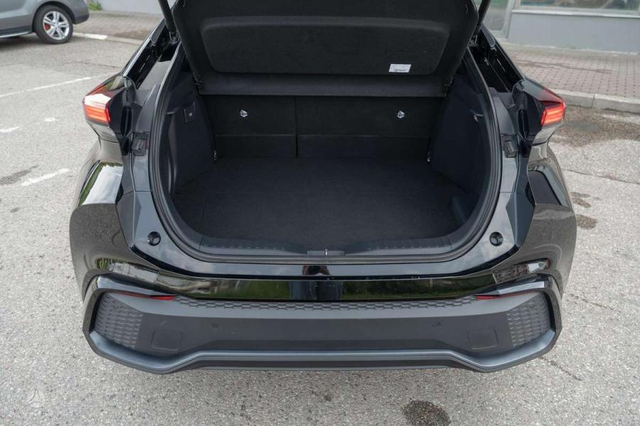 Желтый Тойота C-HR 2024 в Вильнюс, объемом двигателя 1.99 л и пробегом 41 тыс. км за 35800 €, фото 15 на AUTOMOTO.COM.LV