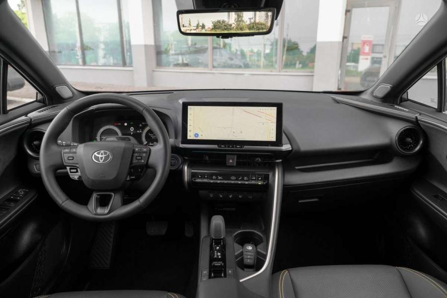 Желтый Тойота C-HR 2024 в Вильнюс, объемом двигателя 1.99 л и пробегом 41 тыс. км за 35800 €, фото 25 на AUTOMOTO.COM.LV