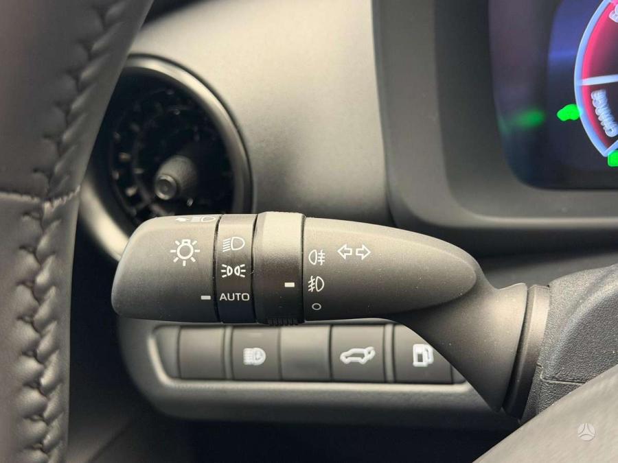 Желтый Тойота C-HR 2024 в Паневежис, объемом двигателя 1.99 л и пробегом 21 тыс. км за 34990 €, фото 25 на AUTOMOTO.COM.LV