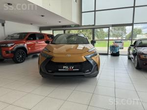 Dzeltens Toyota C-HR 2024 Rīga, ar dzinēja tilpumu 2.00 L un nobraukumu 45 tūkst. km par 34500 €, foto 4 vietnē AUTOMOTO.COM.LV