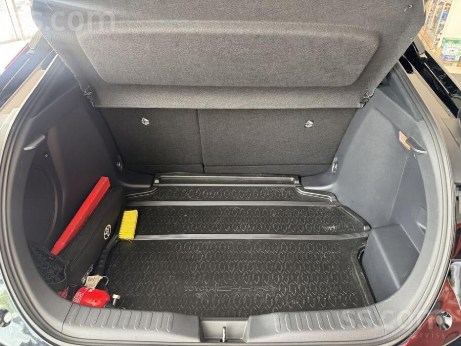 Dzeltens Toyota C-HR 2024 Rīga, ar dzinēja tilpumu 2.00 L un nobraukumu 45 tūkst. km par 34500 €, foto 8 vietnē AUTOMOTO.COM.LV