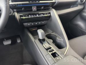 Dzeltens Toyota C-HR 2024 Rīga, ar dzinēja tilpumu 2.00 L un nobraukumu 45 tūkst. km par 34500 €, foto 18 vietnē AUTOMOTO.COM.LV