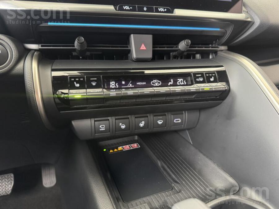 Dzeltens Toyota C-HR 2024 Rīga, ar dzinēja tilpumu 2.00 L un nobraukumu 45 tūkst. km par 34500 €, foto 20 vietnē AUTOMOTO.COM.LV
