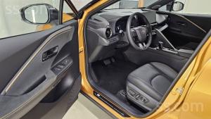 Yellow Toyota C-HR 2023 in Tallinn, with an engine capacity of 2.00 L and mileage of 4 thousand km for 38995 €, photo 6 on AUTOMOTO.COM.LV
