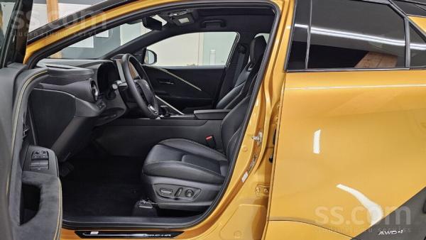 Yellow Toyota C-HR 2023 in Tallinn, with an engine capacity of 2.00 L and mileage of 4 thousand km for 38995 €, photo 7 on AUTOMOTO.COM.LV