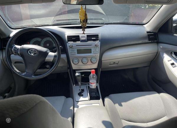 Black Toyota Camry 2007 in Klaipeda, with an engine capacity of 2.40 L and mileage of 230 thousand km for 4500 €, photo 5 on AUTOMOTO.COM.LV