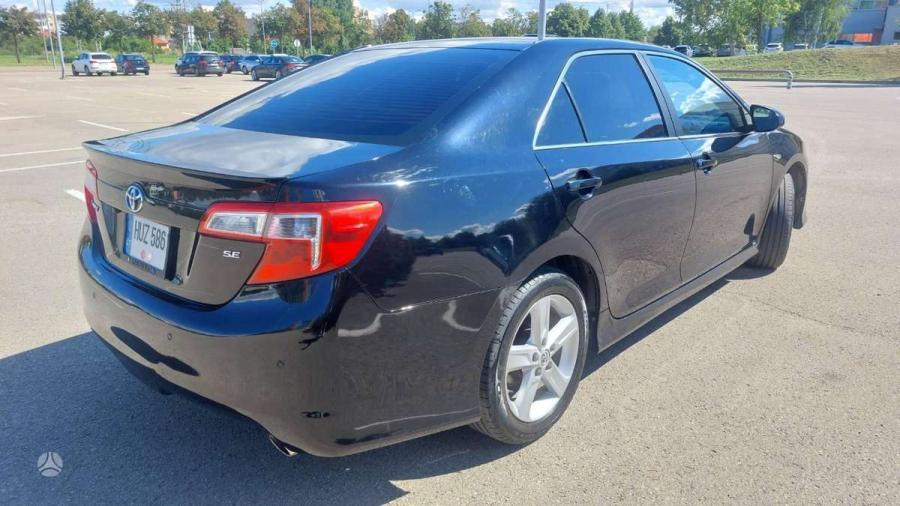 Black Toyota Camry 2013 in Siauliai, with an engine capacity of 2.49 L and mileage of 207 thousand km for 7850 €, photo 5 on AUTOMOTO.COM.LV