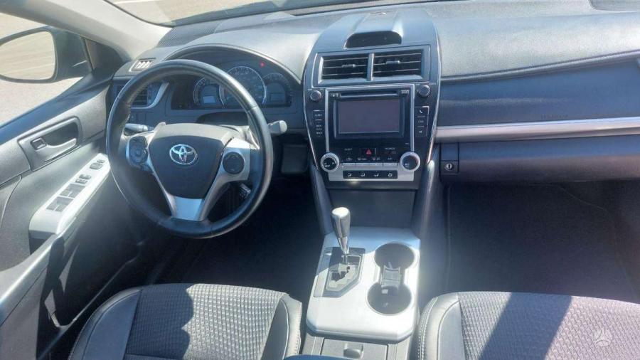 Black Toyota Camry 2013 in Siauliai, with an engine capacity of 2.49 L and mileage of 207 thousand km for 7850 €, photo 8 on AUTOMOTO.COM.LV