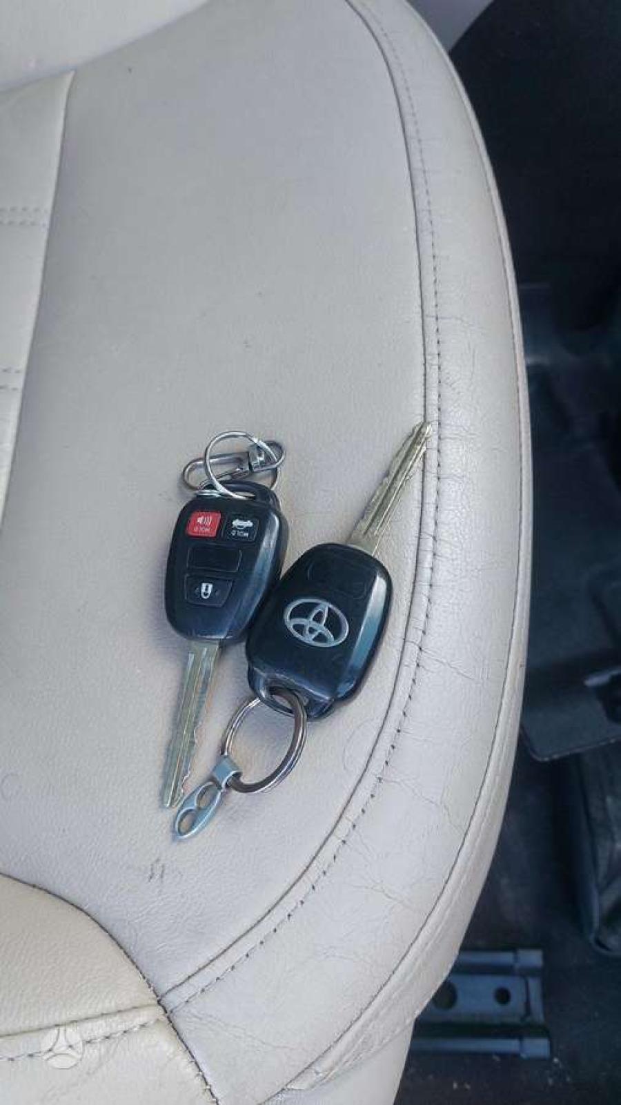 Black Toyota Camry 2013 in Siauliai, with an engine capacity of 2.49 L and mileage of 207 thousand km for 7850 €, photo 17 on AUTOMOTO.COM.LV