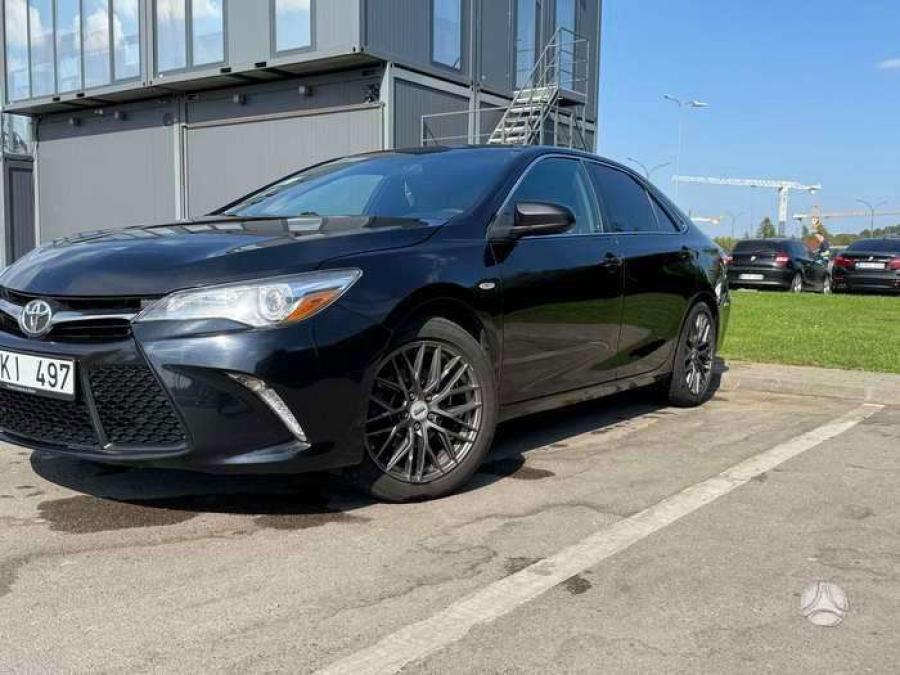 Melns Toyota Camry 2015 Viļņa, ar dzinēja tilpumu 2.50 L un nobraukumu 300 tūkst. km par 9100 €, foto 1 vietnē AUTOMOTO.COM.LV