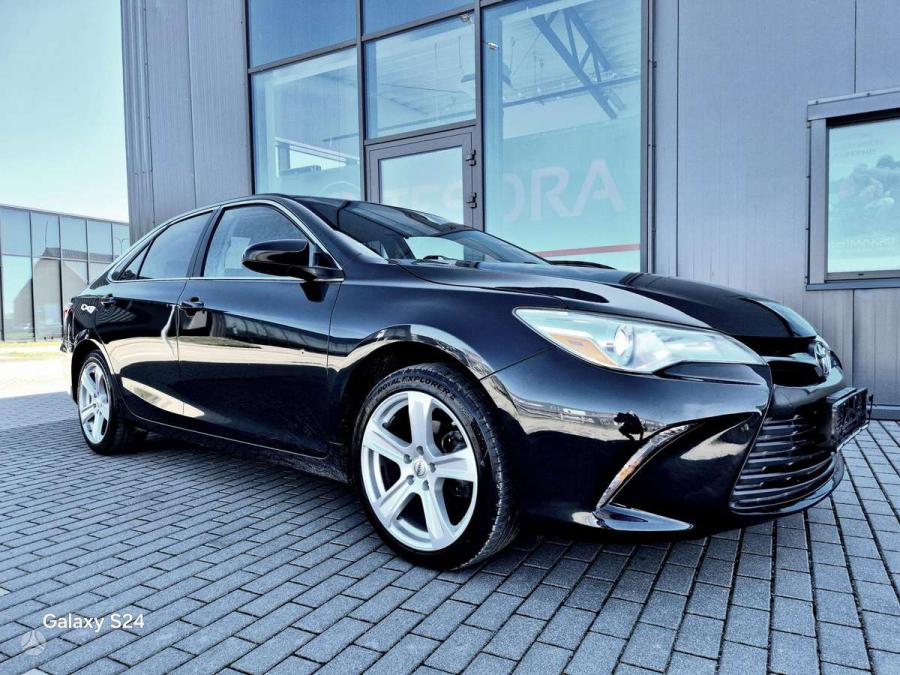Black Toyota Camry 2016 in Siauliai, with an engine capacity of 2.50 L and mileage of 190 thousand km for 10900 €, photo 6 on AUTOMOTO.COM.LV