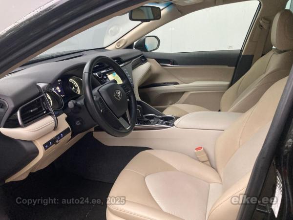 Black Toyota Camry 2019 in Tallinn, with an engine capacity of 2.49 L and mileage of 52 thousand km for 24495 €, photo 11 on AUTOMOTO.COM.LV