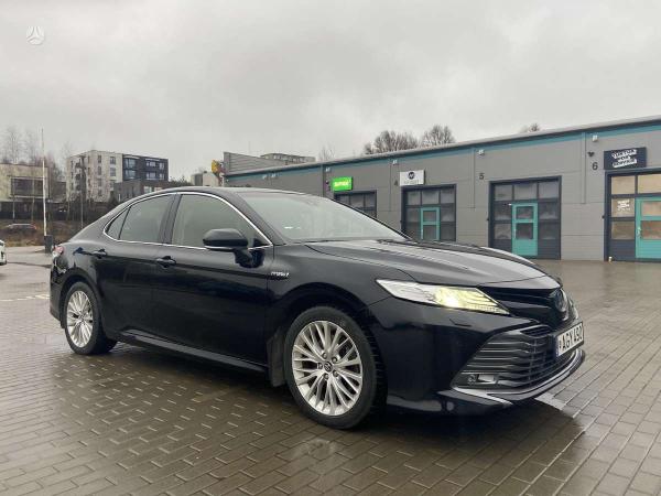 Black Toyota Camry 2019 in Vilnius, with an engine capacity of 2.50 L and mileage of 174 thousand km for 18000 €, photo 3 on AUTOMOTO.COM.LV