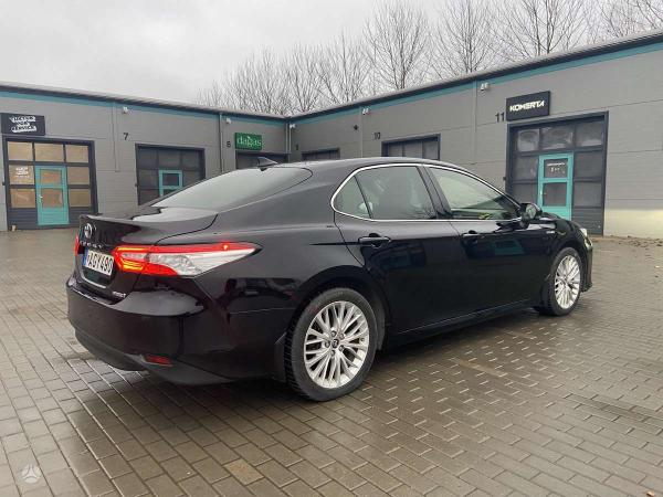 Black Toyota Camry 2019 in Vilnius, with an engine capacity of 2.50 L and mileage of 174 thousand km for 18000 €, photo 6 on AUTOMOTO.COM.LV
