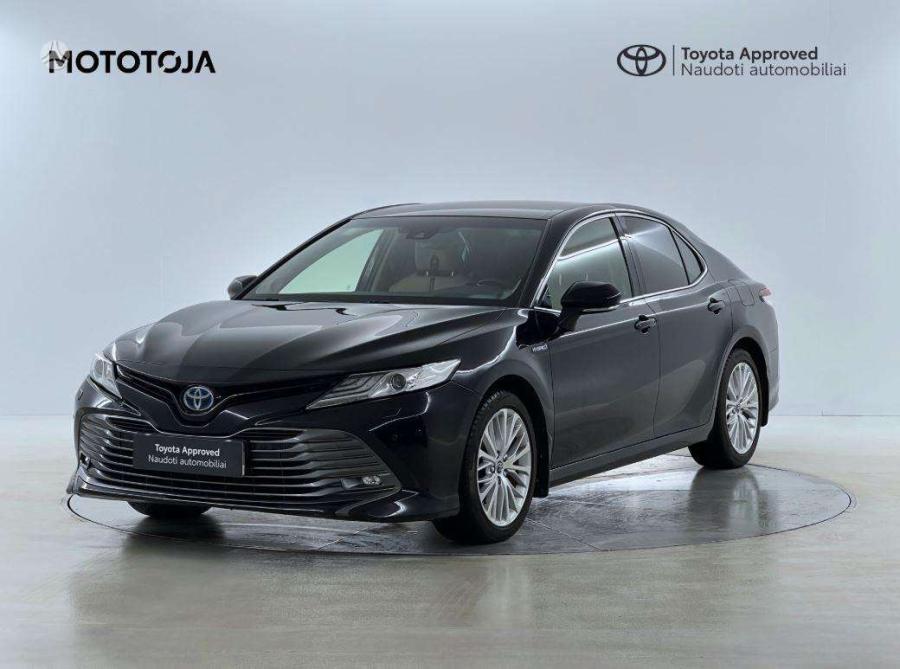 Black Toyota Camry 2019 in Vilnius, with an engine capacity of 2.49 L and mileage of 85 thousand km for 24900 €, photo 1 on AUTOMOTO.COM.LV
