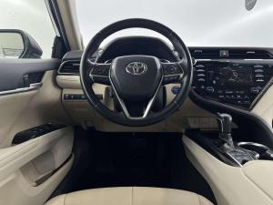 Black Toyota Camry 2019 in Vilnius, with an engine capacity of 2.49 L and mileage of 85 thousand km for 24900 €, photo 9 on AUTOMOTO.COM.LV
