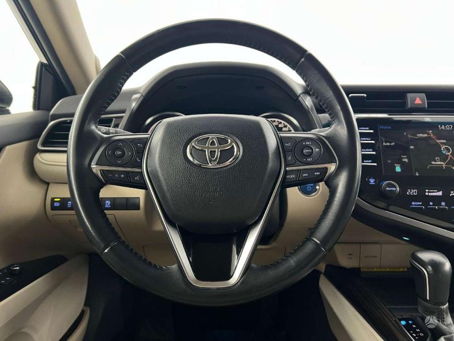 Black Toyota Camry 2019 in Vilnius, with an engine capacity of 2.49 L and mileage of 85 thousand km for 24900 €, photo 12 on AUTOMOTO.COM.LV