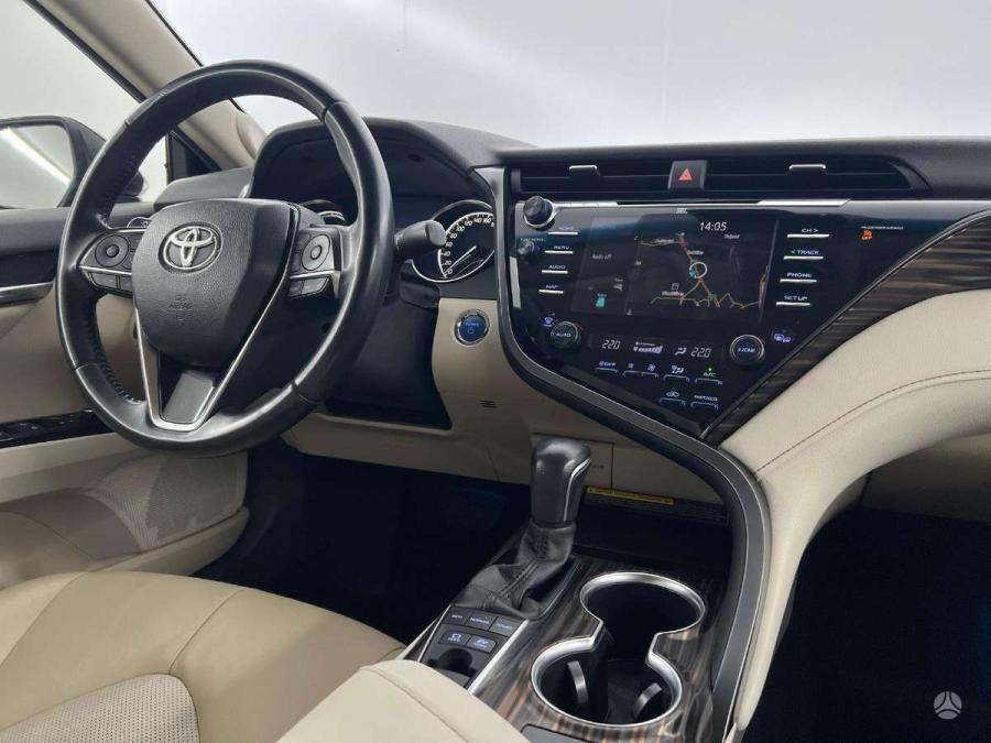 Black Toyota Camry 2019 in Vilnius, with an engine capacity of 2.49 L and mileage of 85 thousand km for 24900 €, photo 14 on AUTOMOTO.COM.LV