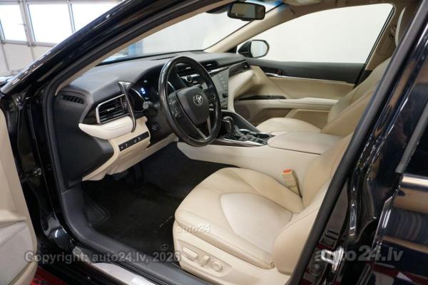 Black Toyota Camry 2019 in Tartu, with an engine capacity of 2.50 L and mileage of 95 thousand km for 21990 €, photo 11 on AUTOMOTO.COM.LV