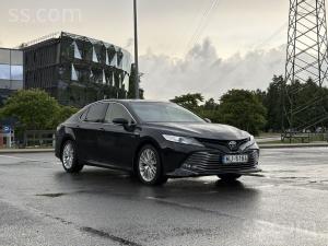 Black Toyota Camry 2019 in Riga, with an engine capacity of 2.50 L and mileage of 71 thousand km for 24500 €, photo  on AUTOMOTO.COM.LV