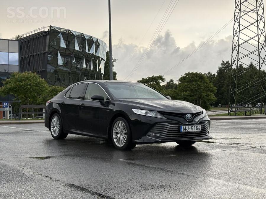 Melns Toyota Camry 2019 Rīga, ar dzinēja tilpumu 2.50 L un nobraukumu 71 tūkst. km par 24500 €, foto 1 vietnē AUTOMOTO.COM.LV