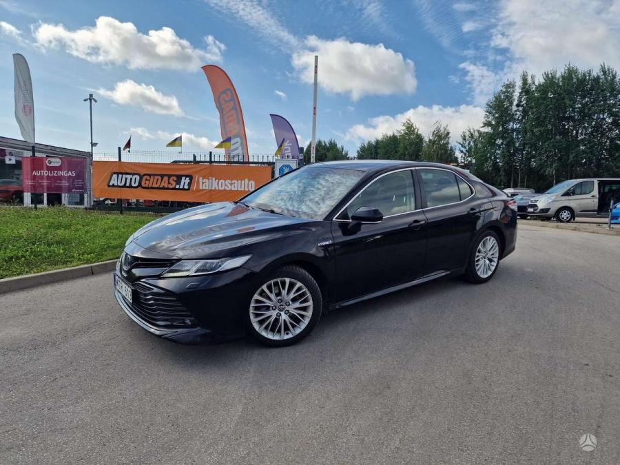 Black Toyota Camry 2019 in Kaunas, with an engine capacity of 2.49 L and mileage of 199 thousand km for 16490 €, photo 1 on AUTOMOTO.COM.LV
