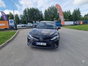 Black Toyota Camry 2019 in Kaunas, with an engine capacity of 2.49 L and mileage of 199 thousand km for 16490 €, photo 3 on AUTOMOTO.COM.LV