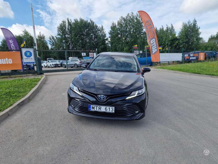 Black Toyota Camry 2019 in Kaunas, with an engine capacity of 2.49 L and mileage of 199 thousand km for 16490 €, photo 3 on AUTOMOTO.COM.LV