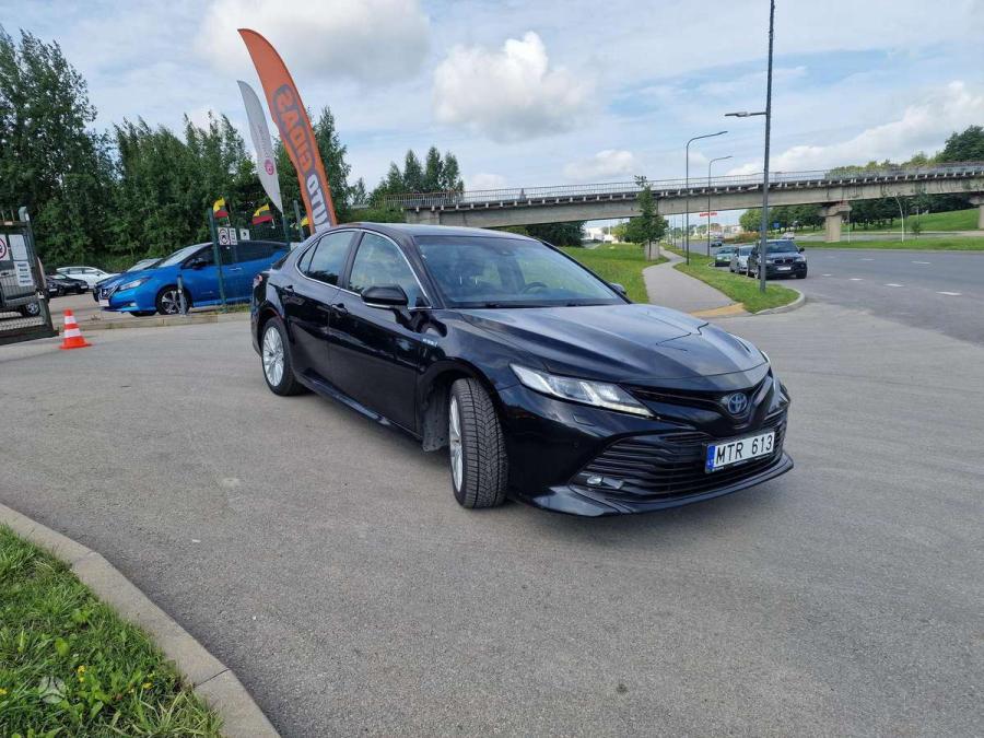 Black Toyota Camry 2019 in Kaunas, with an engine capacity of 2.49 L and mileage of 199 thousand km for 16490 €, photo 4 on AUTOMOTO.COM.LV