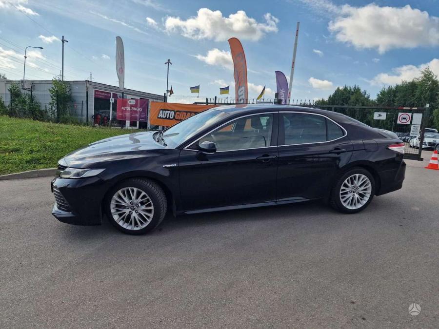 Black Toyota Camry 2019 in Kaunas, with an engine capacity of 2.49 L and mileage of 199 thousand km for 16490 €, photo 5 on AUTOMOTO.COM.LV