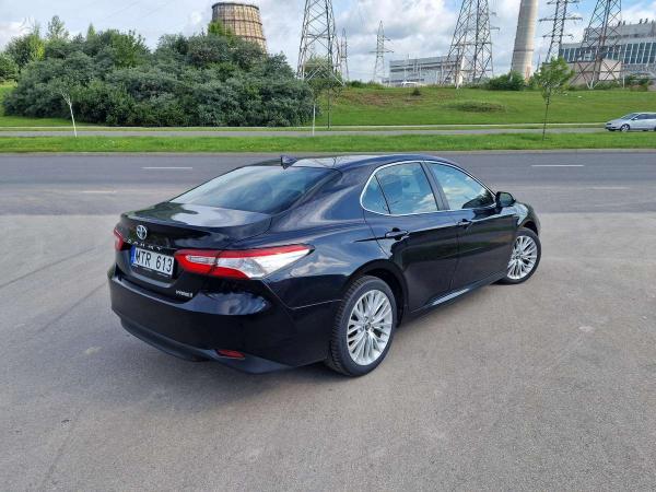 Black Toyota Camry 2019 in Kaunas, with an engine capacity of 2.49 L and mileage of 199 thousand km for 16490 €, photo 8 on AUTOMOTO.COM.LV