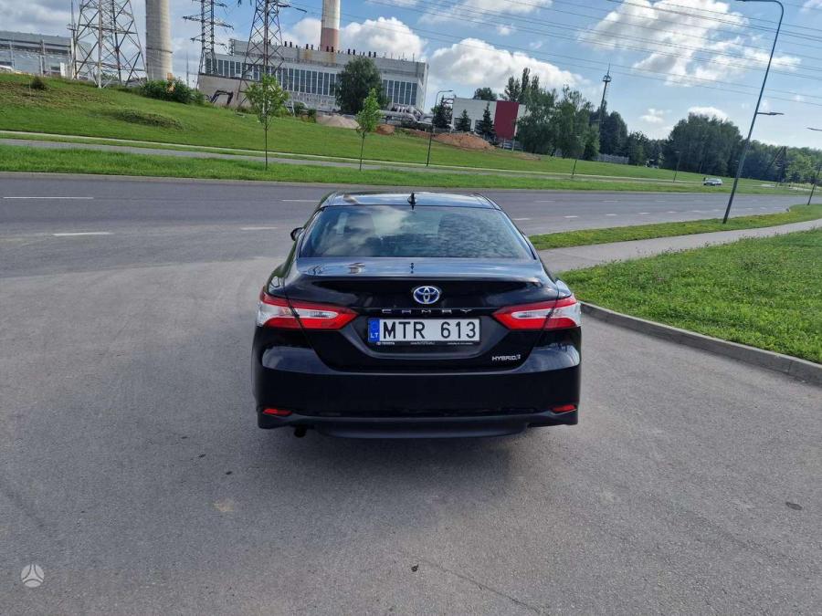 Black Toyota Camry 2019 in Kaunas, with an engine capacity of 2.49 L and mileage of 199 thousand km for 16490 €, photo 10 on AUTOMOTO.COM.LV