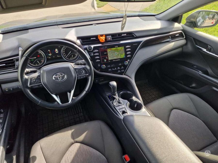 Black Toyota Camry 2019 in Kaunas, with an engine capacity of 2.49 L and mileage of 199 thousand km for 16490 €, photo 12 on AUTOMOTO.COM.LV