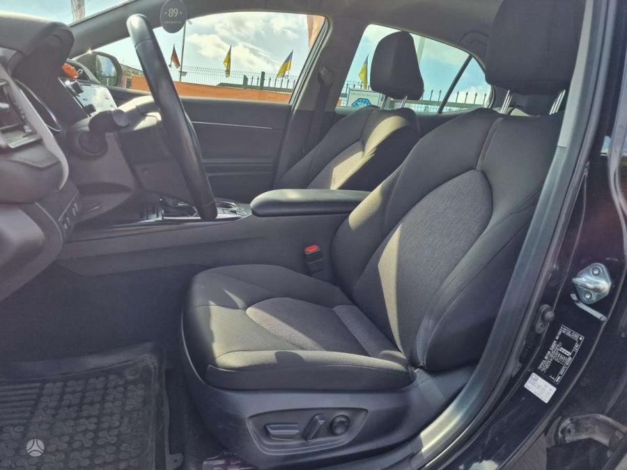 Black Toyota Camry 2019 in Kaunas, with an engine capacity of 2.49 L and mileage of 199 thousand km for 16490 €, photo 14 on AUTOMOTO.COM.LV