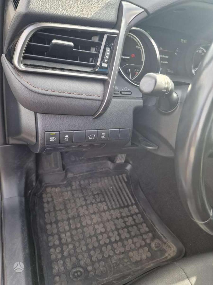 Black Toyota Camry 2019 in Kaunas, with an engine capacity of 2.49 L and mileage of 199 thousand km for 16490 €, photo 16 on AUTOMOTO.COM.LV