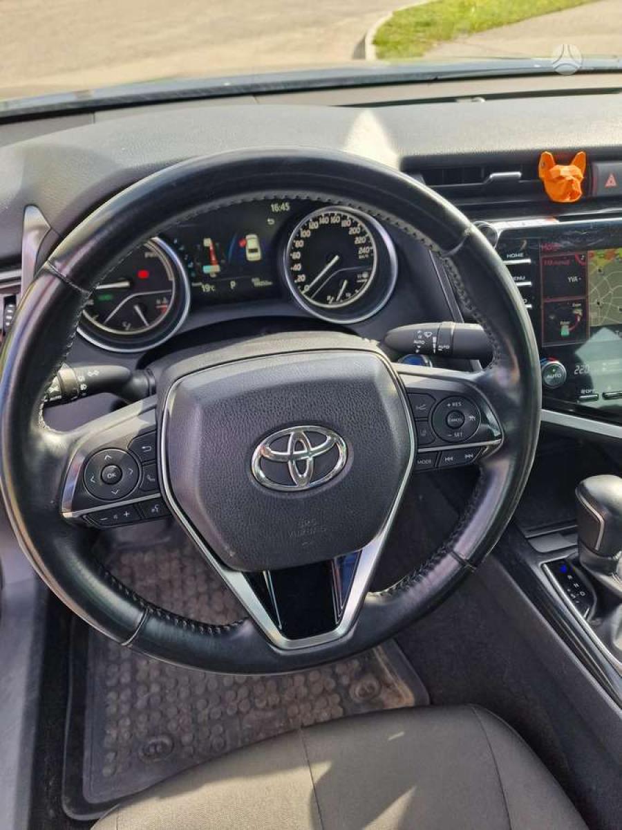 Black Toyota Camry 2019 in Kaunas, with an engine capacity of 2.49 L and mileage of 199 thousand km for 16490 €, photo 17 on AUTOMOTO.COM.LV