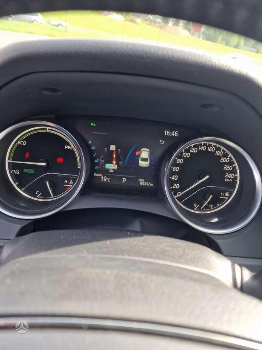 Black Toyota Camry 2019 in Kaunas, with an engine capacity of 2.49 L and mileage of 199 thousand km for 16490 €, photo 18 on AUTOMOTO.COM.LV