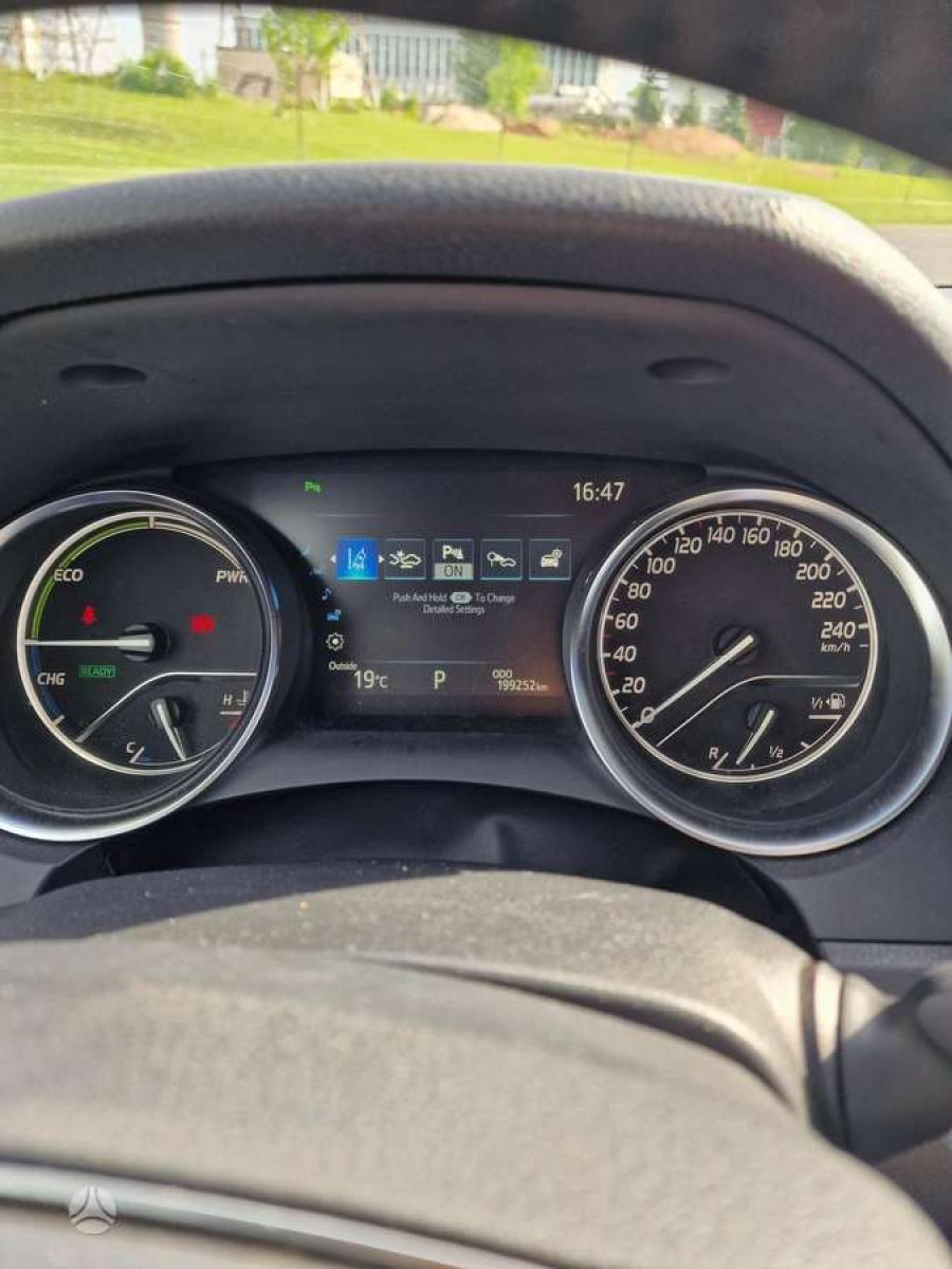 Black Toyota Camry 2019 in Kaunas, with an engine capacity of 2.49 L and mileage of 199 thousand km for 16490 €, photo 19 on AUTOMOTO.COM.LV