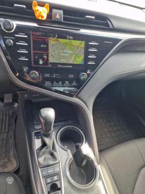 Black Toyota Camry 2019 in Kaunas, with an engine capacity of 2.49 L and mileage of 199 thousand km for 16490 €, photo 20 on AUTOMOTO.COM.LV