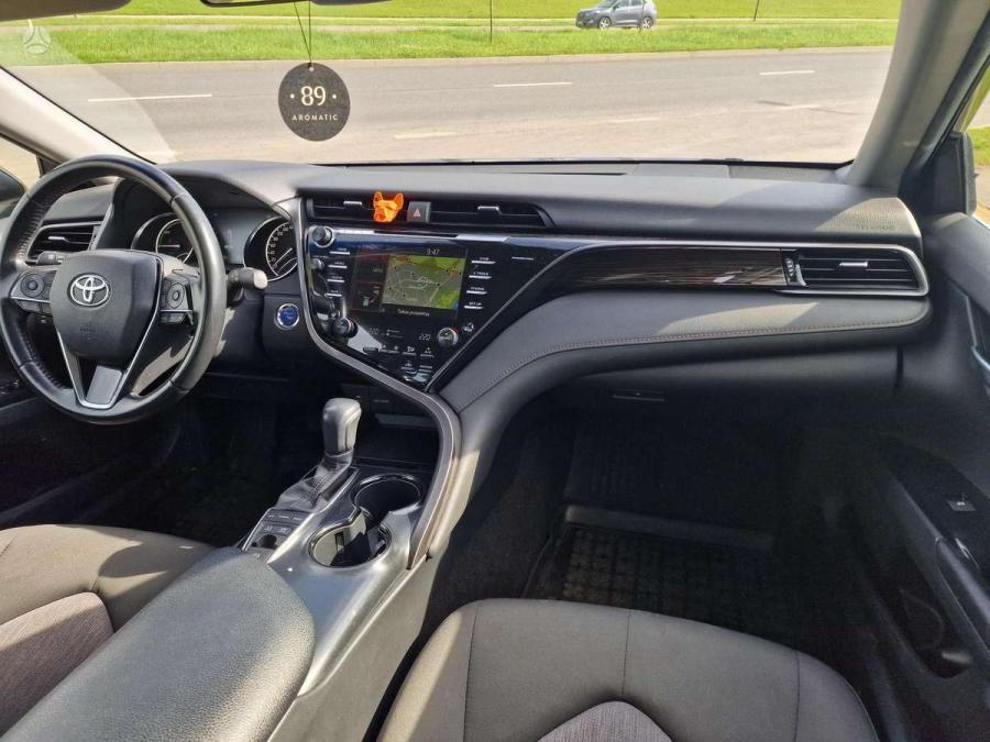 Black Toyota Camry 2019 in Kaunas, with an engine capacity of 2.49 L and mileage of 199 thousand km for 16490 €, photo 23 on AUTOMOTO.COM.LV