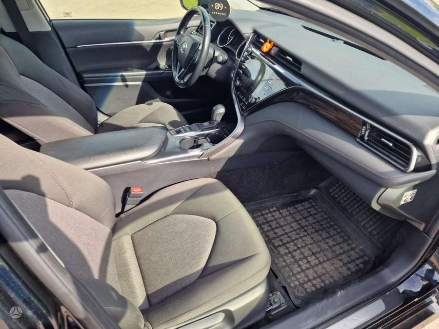 Black Toyota Camry 2019 in Kaunas, with an engine capacity of 2.49 L and mileage of 199 thousand km for 16490 €, photo 25 on AUTOMOTO.COM.LV